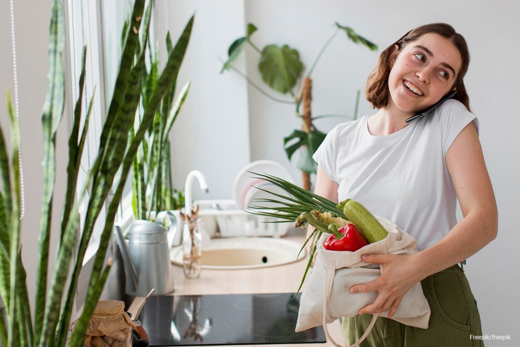 Eco-Friendly Lifestyle on a Budget: 10 Ways to Save the Planet | Eco-friendly Living - Home ...